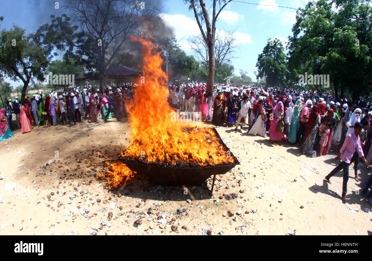 Bishnoi tribes hi-res stock photography and images - Alamy