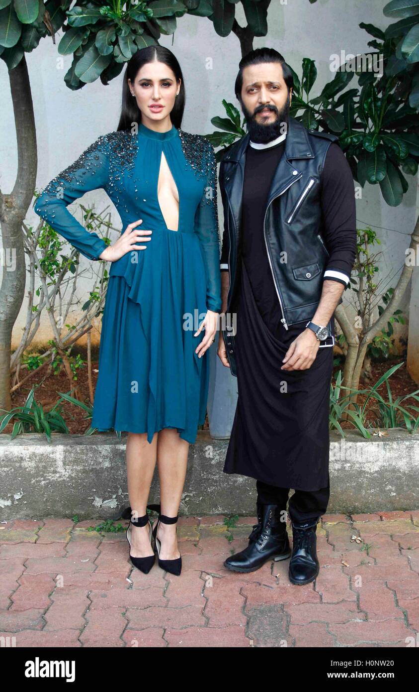 Bollywood actors Nargis Fakhri Riteish Deshmukh promotion of film Banjoo sets of dance reality ...