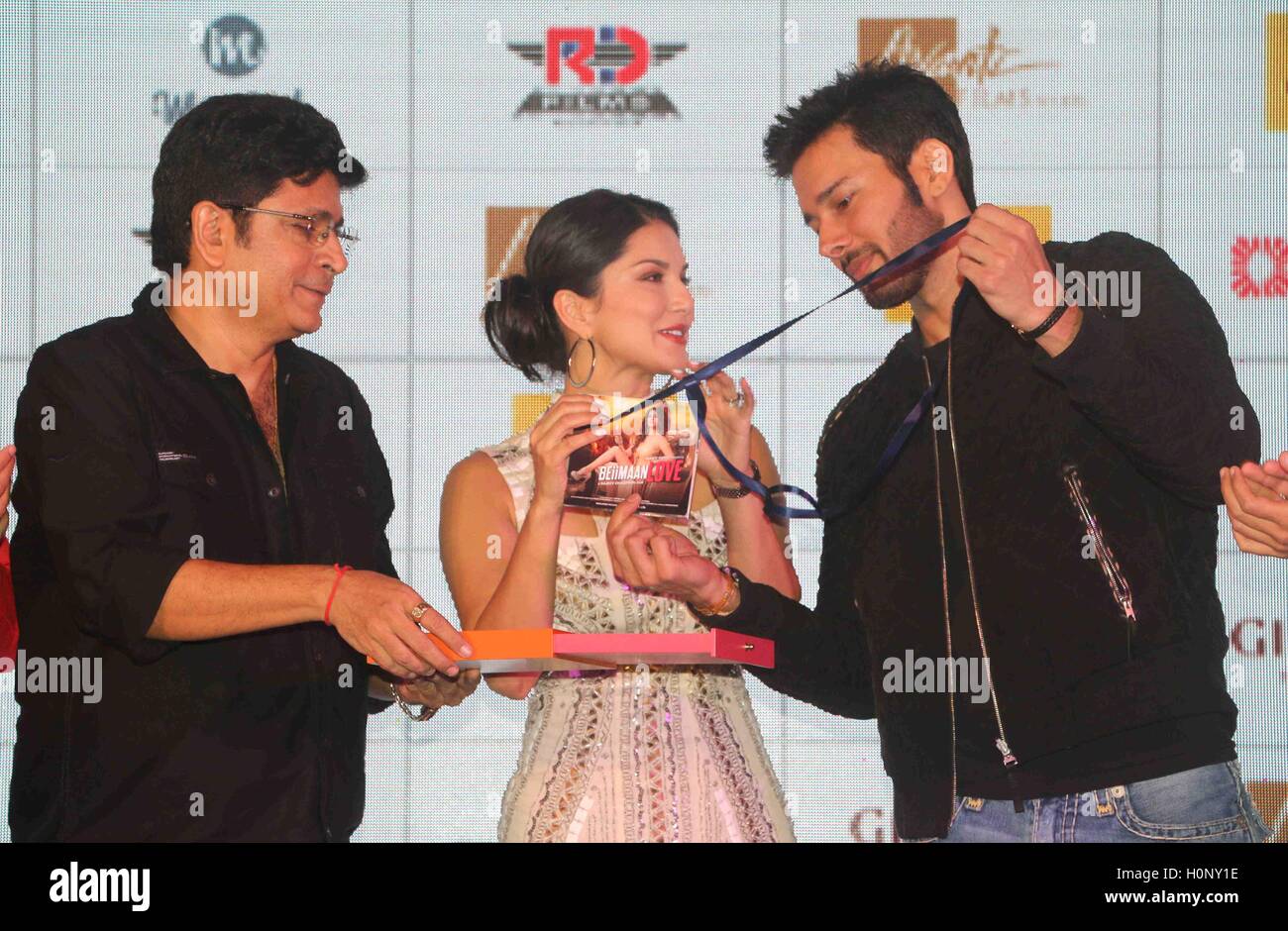Bollywood filmmaker Rajeev Chaudhary actors Sunny Leone Rajniesh Duggal ...