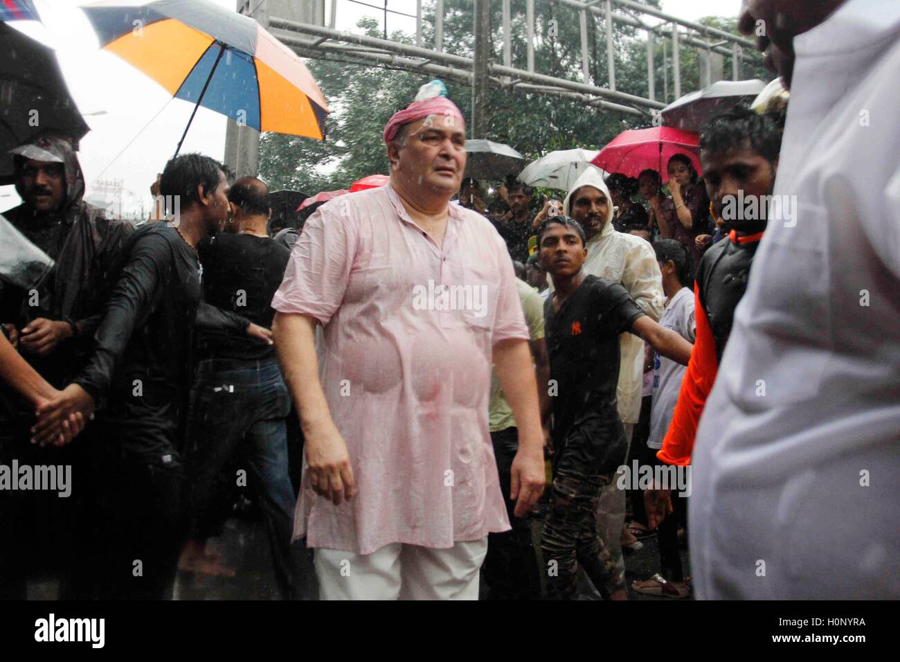Bollywood actor Rishi Kapoor, wet in monsoon rain, celebrating ...
