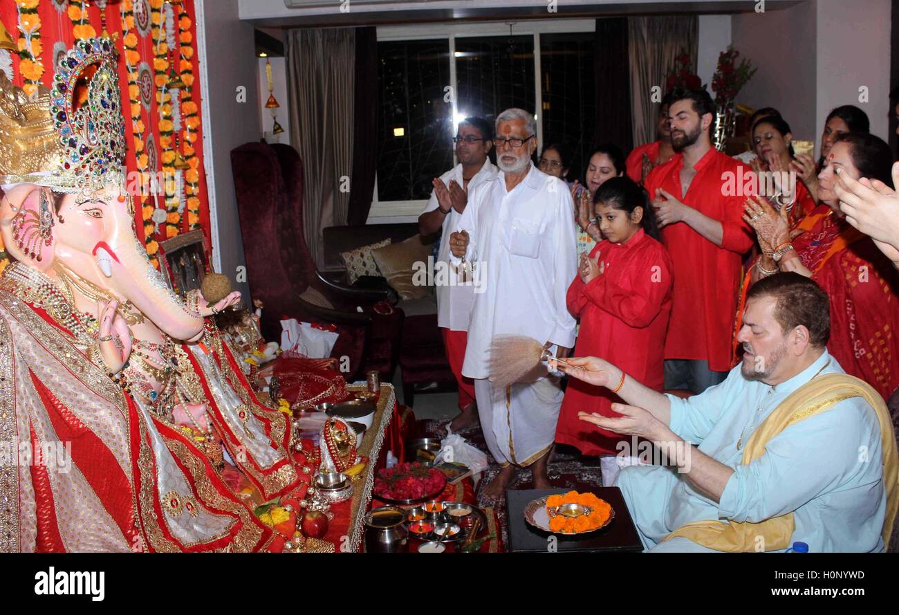 Bollywood actor Neil Nitin Mukesh Nitin Mukesh mother Nishi Mukesh ...