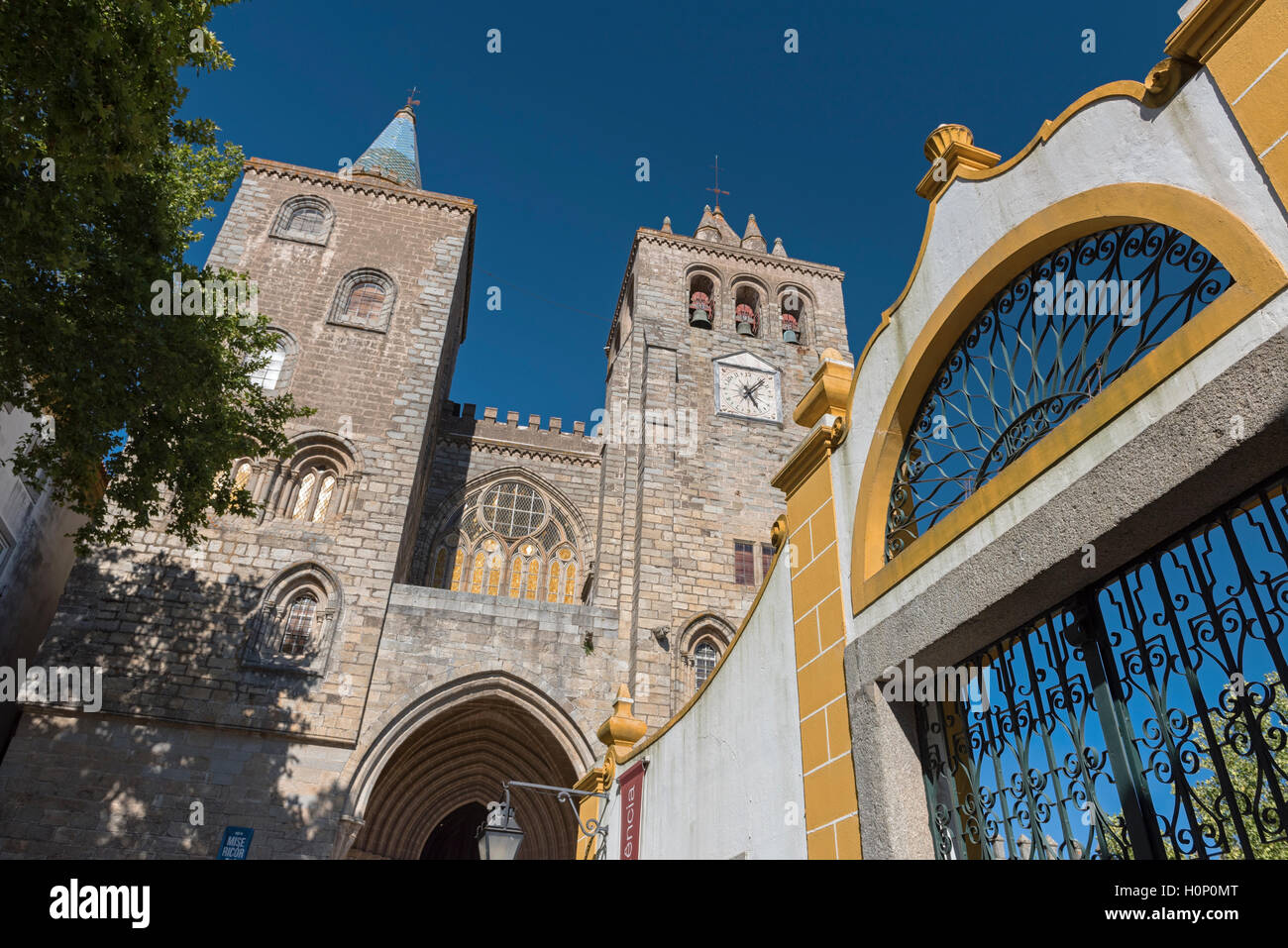 Evora cathedral hi-res stock photography and images - Alamy