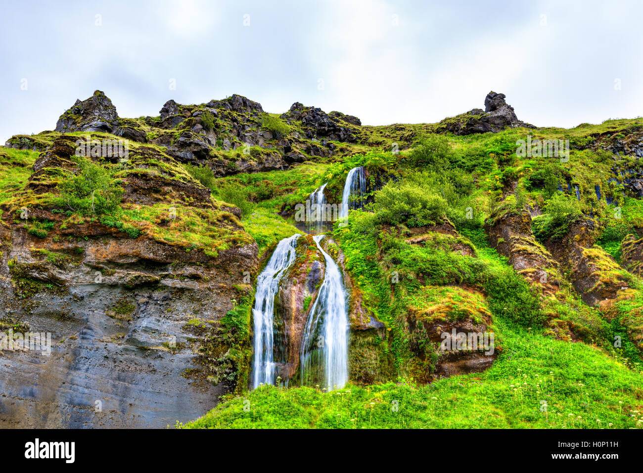 Small waterfall near seljalandsfoss hi-res stock photography and images ...