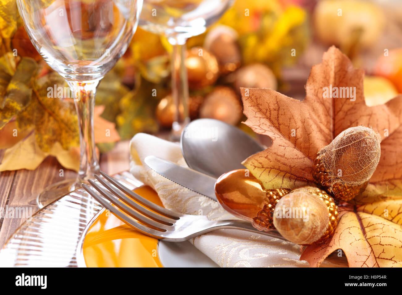 Autumn place setting Stock Photo - Alamy