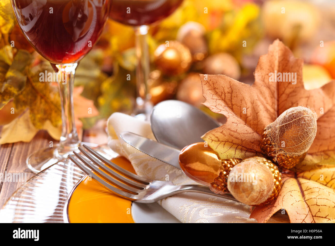 Autumn place setting Stock Photo - Alamy