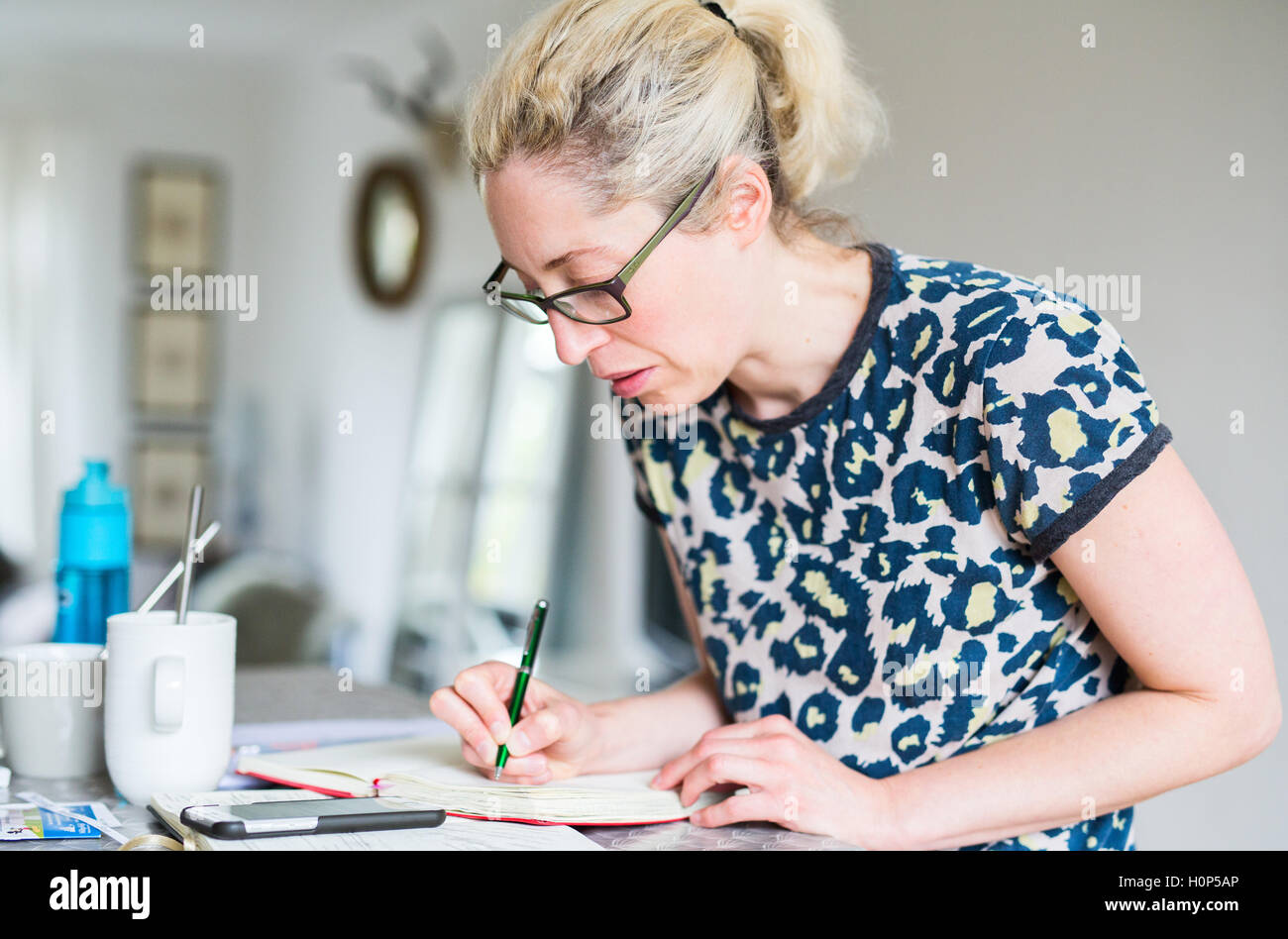 woman at home organizing Stock Photo - Alamy