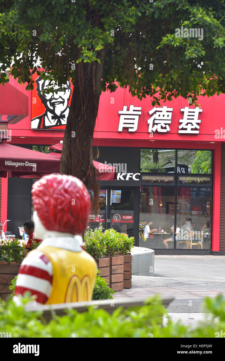 Battle Of The Fast-food Joints Stock Photo - Alamy