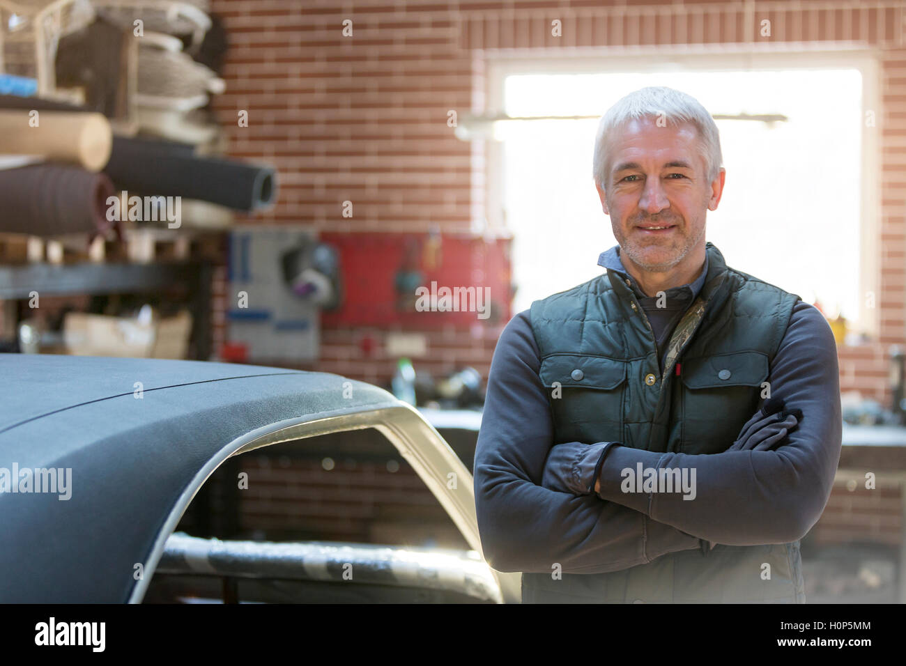 portrait confident mechanic auto repair shop Stock Photo - Alamy