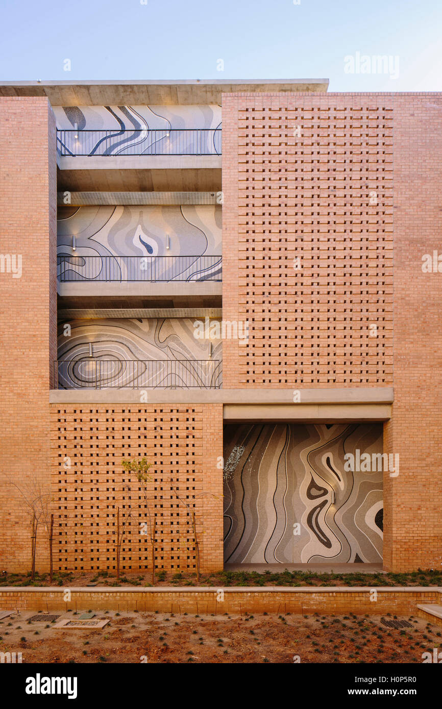 Courtyard wall and walkways. Sol Plaatjie University, C003, Kimberley ...