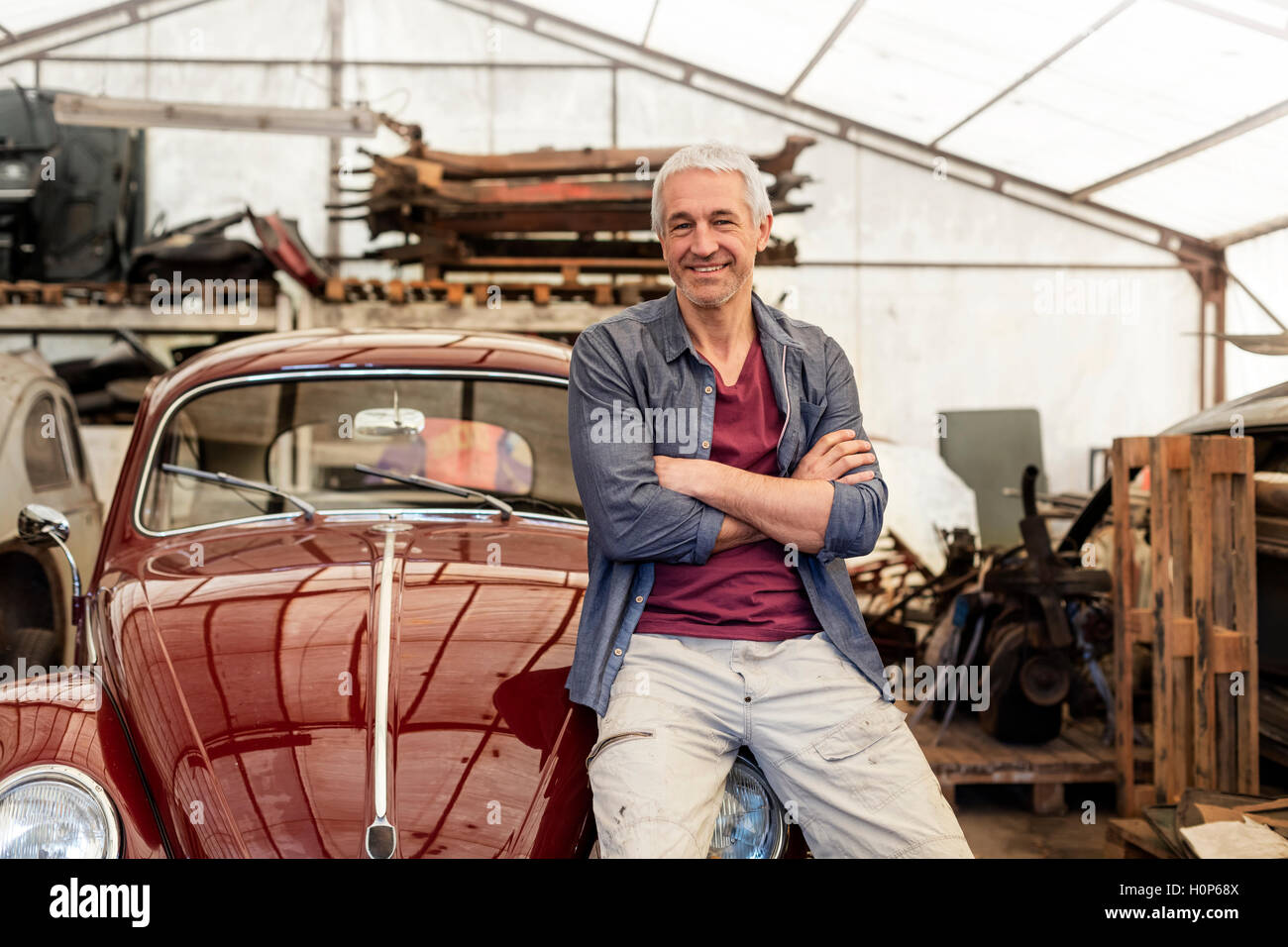 Car body shop repair hi-res stock photography and images - Alamy