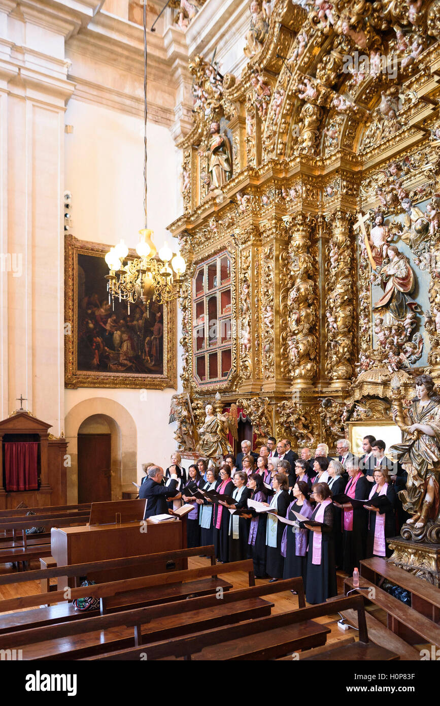 Gospel choir singing church hi-res stock photography and images - Alamy