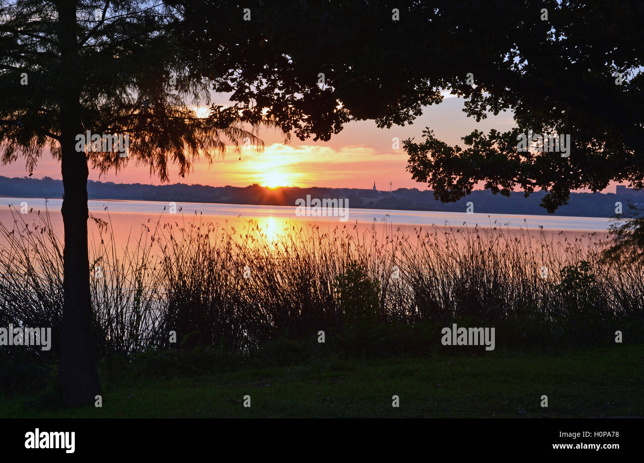 The sun rises over White Rock Lake in Dallas Texas Stock Photo - Alamy