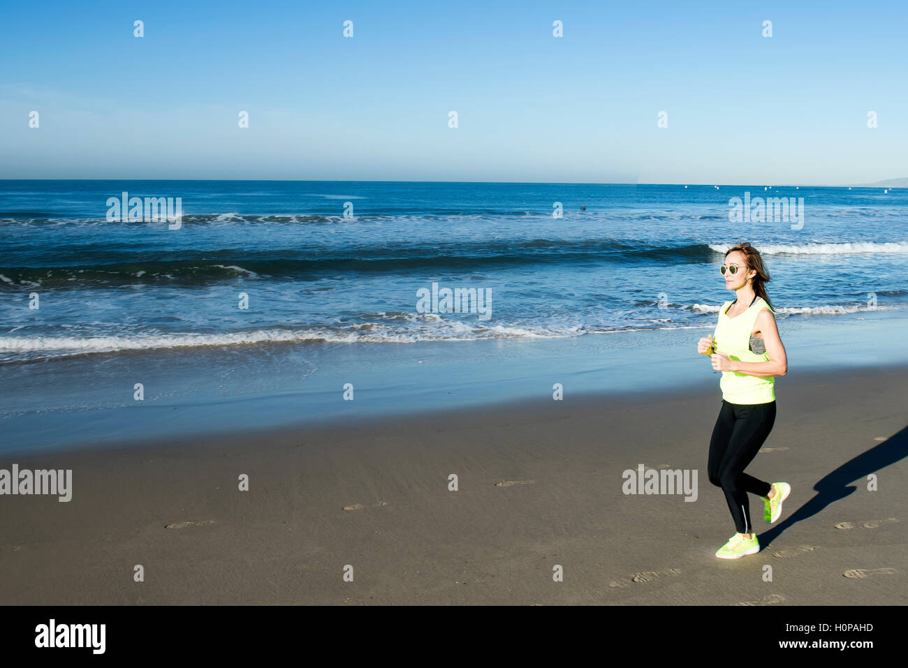 Jogger at santa monica beach hi-res stock photography and images - Alamy