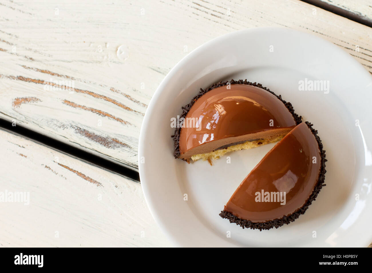 Mirror glaze cake hi-res stock photography and images - Alamy