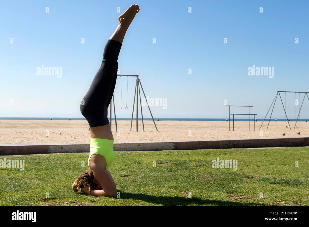 Handstand woman hi-res stock photography and images - Alamy