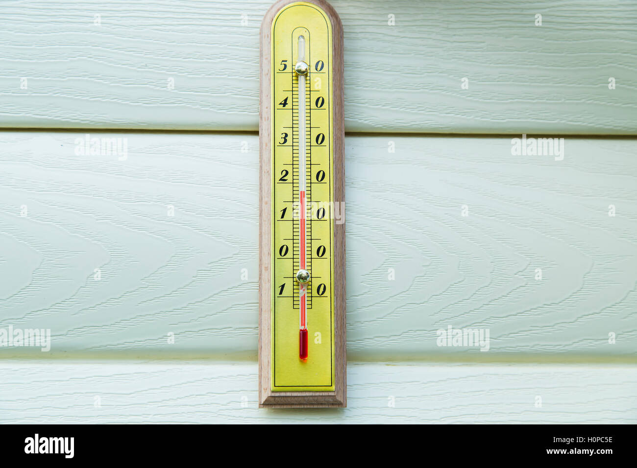 Closeup thermometer showing temperature Stock Photo - Alamy
