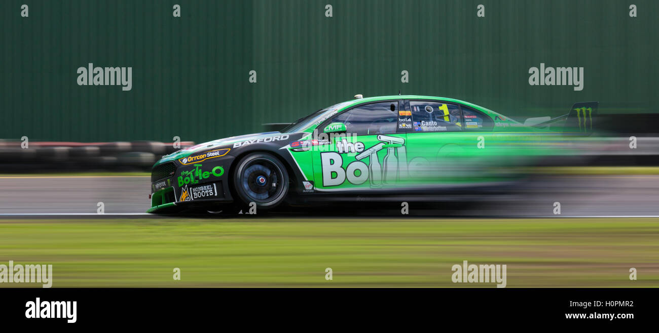 MELBOURNE/AUSTRALIA - SEPTEMBER 17, 2016: Supercars in qualifying race ...