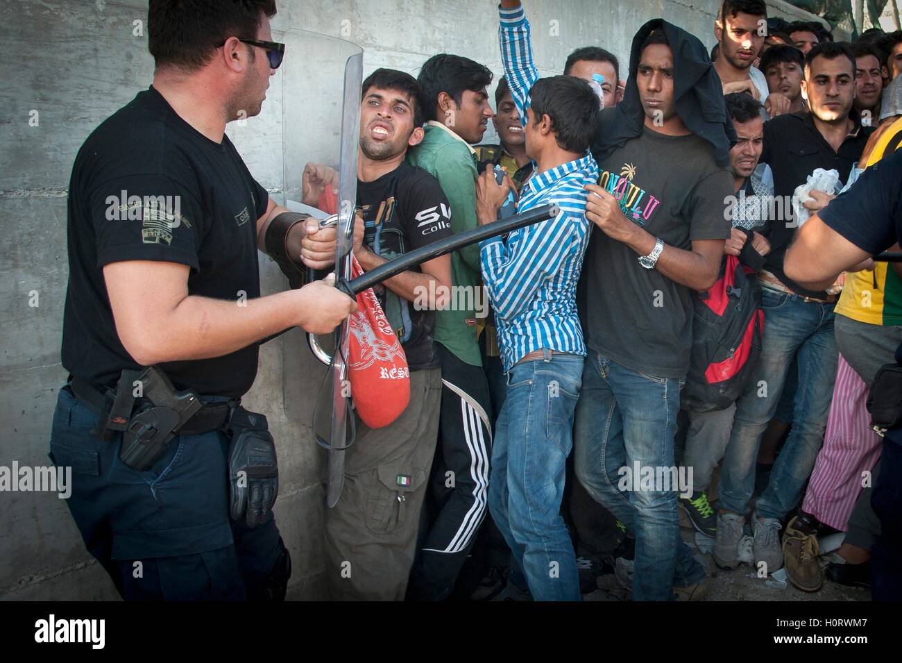 Registration refugee camp hi-res stock photography and images - Alamy