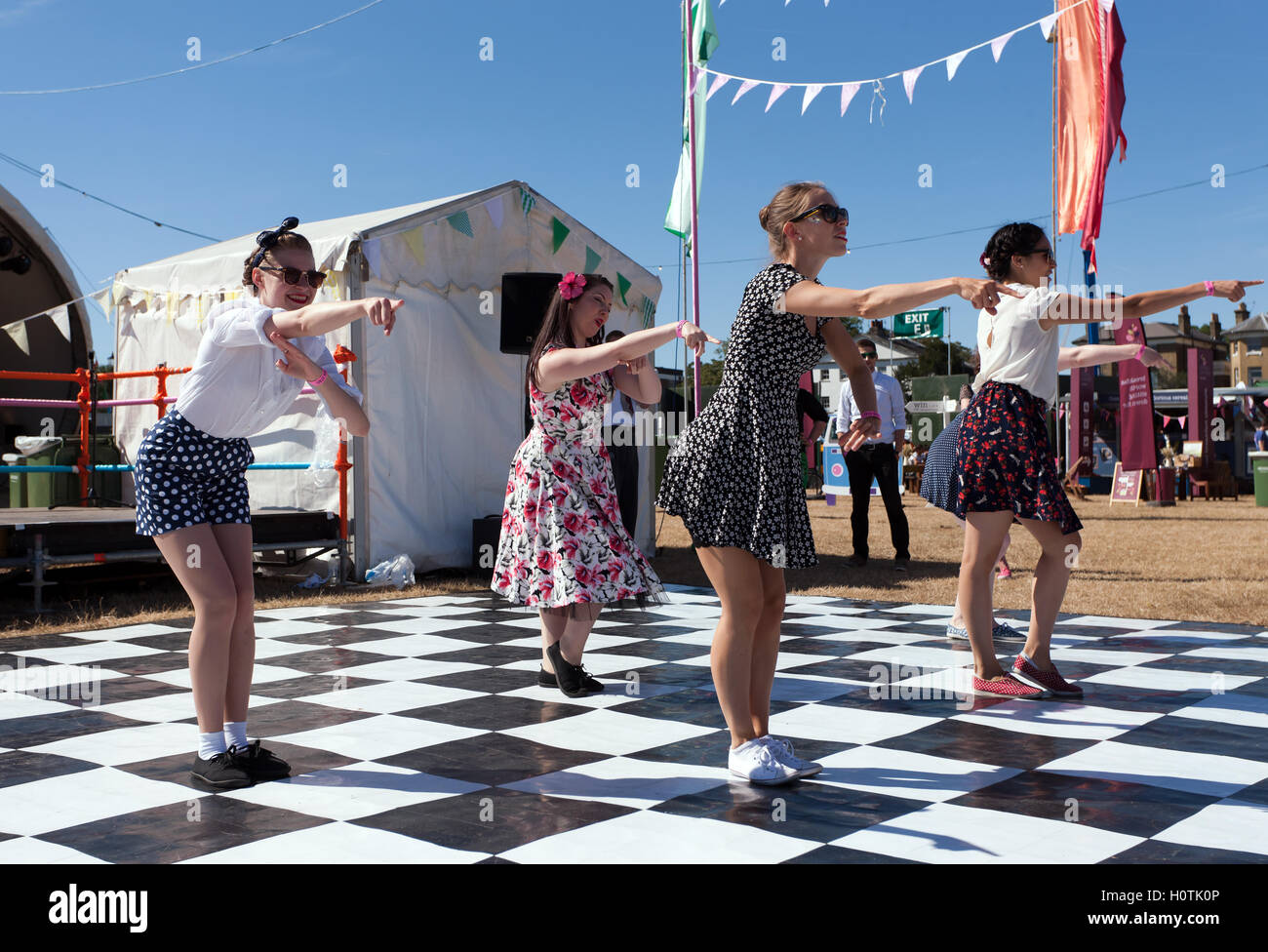 Dance routine group hi-res stock photography and images - Alamy