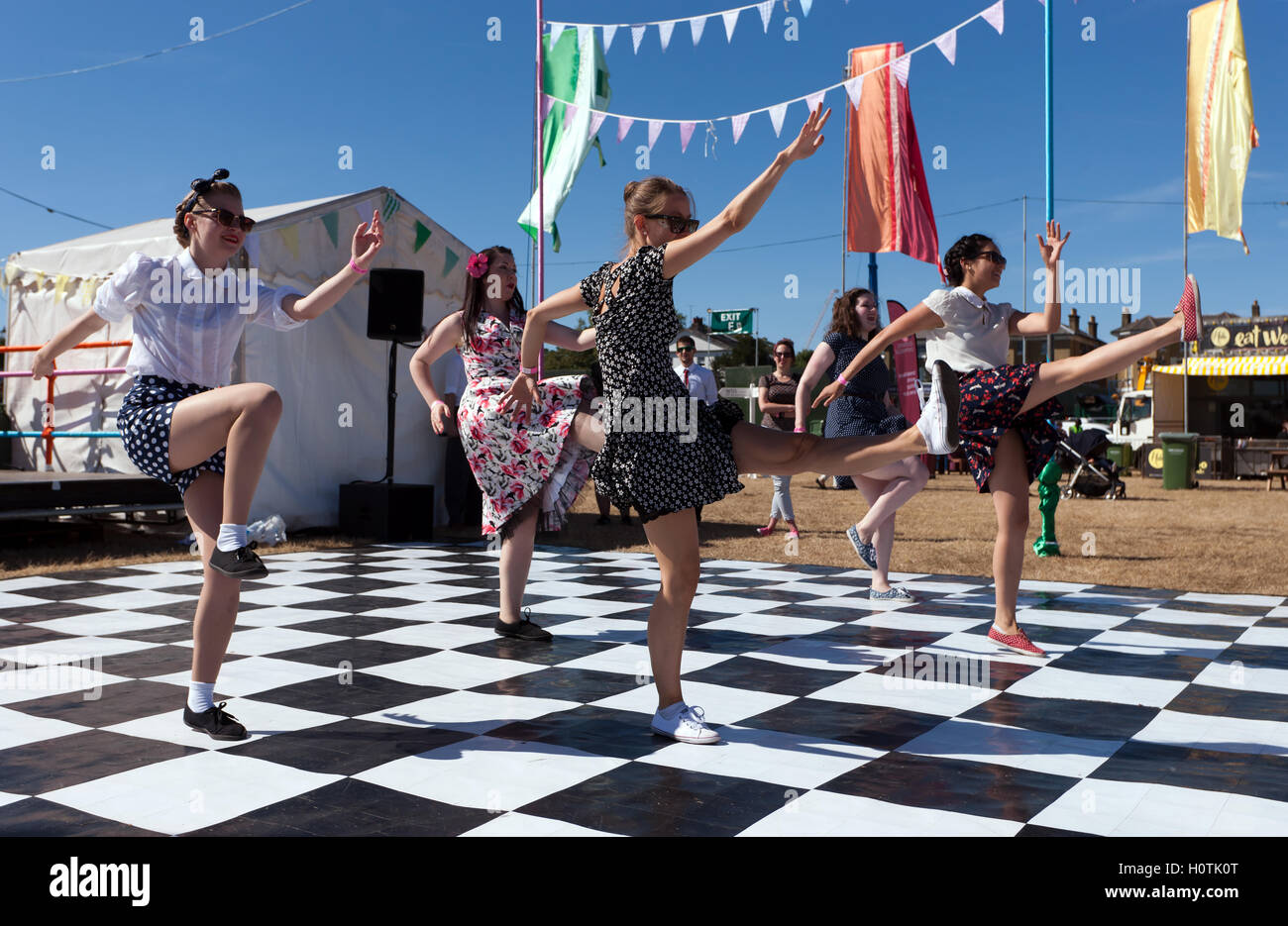 Dance routine group hi-res stock photography and images - Alamy