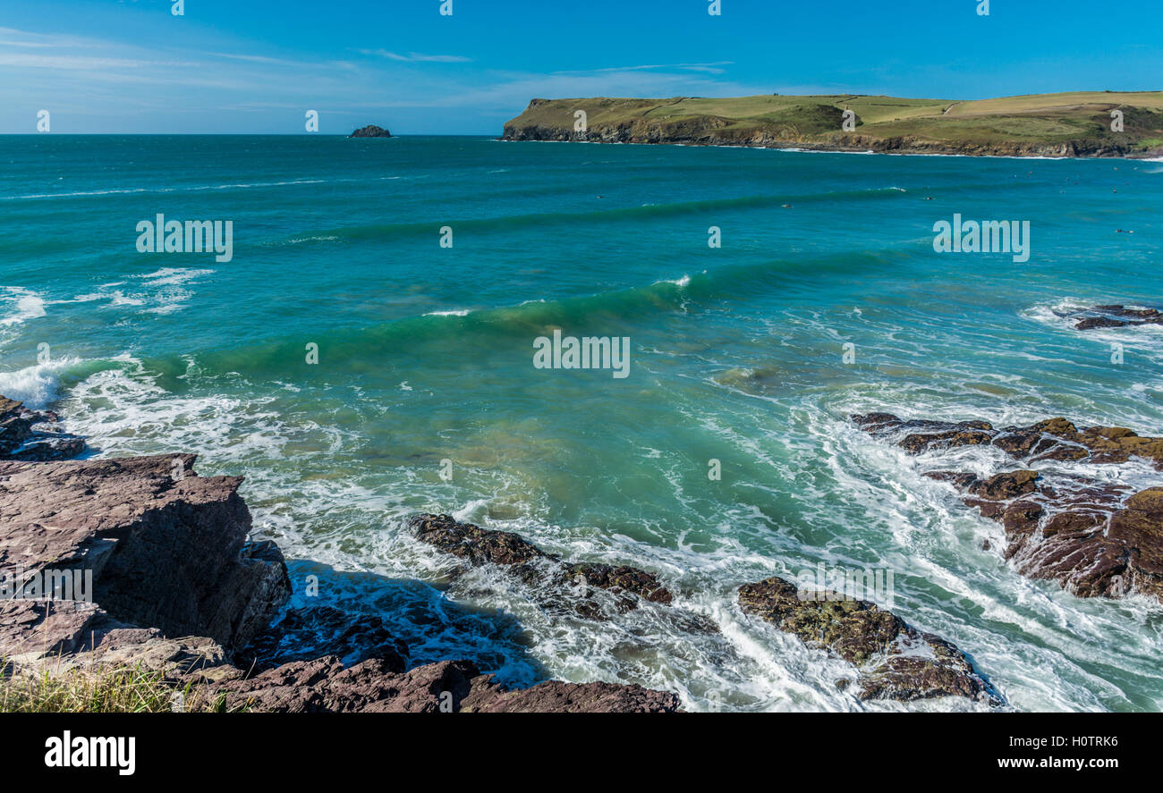 Approaching wave at Polzeath in North Cornwall Stock Photo - Alamy