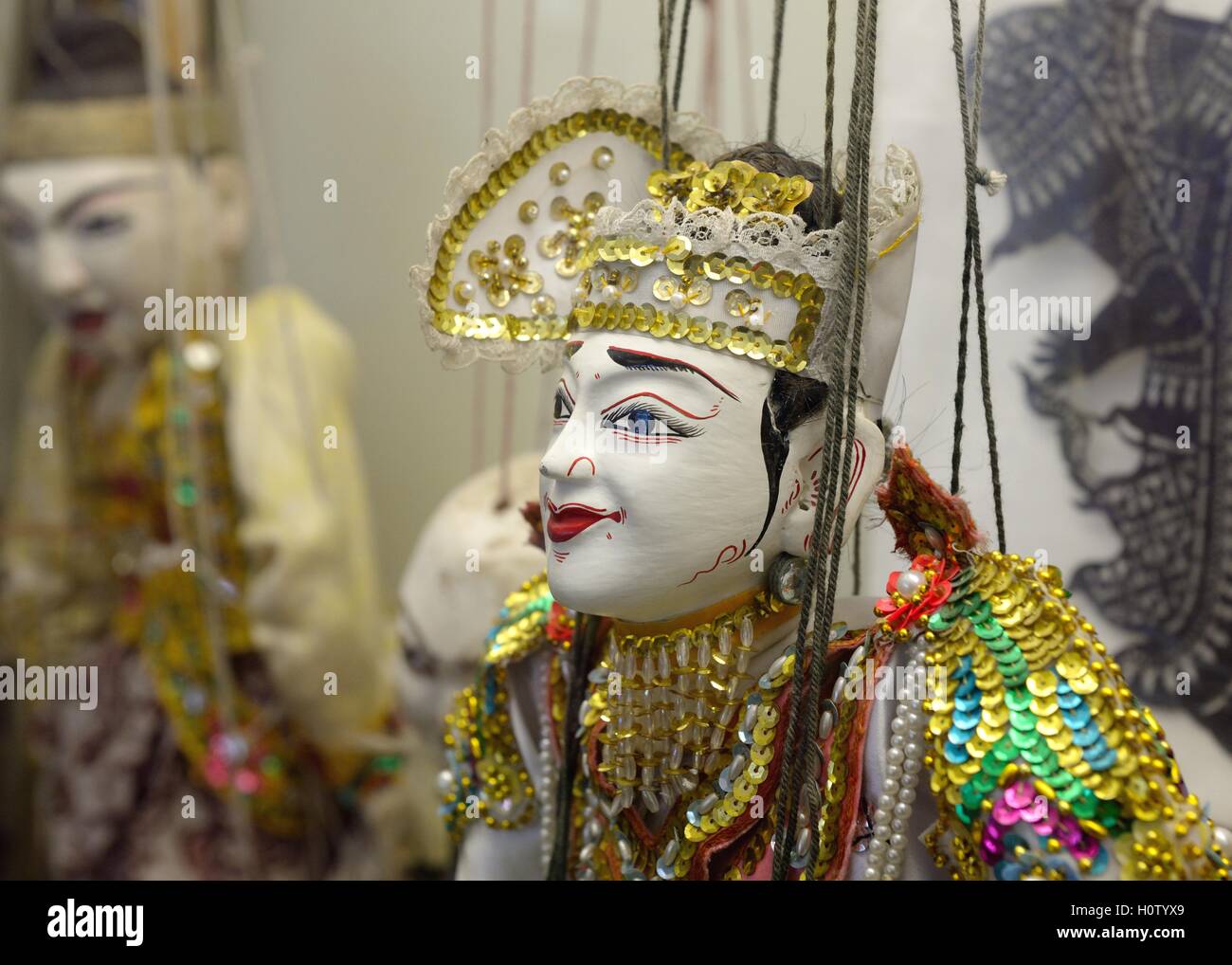 Puppet strings hi-res stock photography and images - Alamy