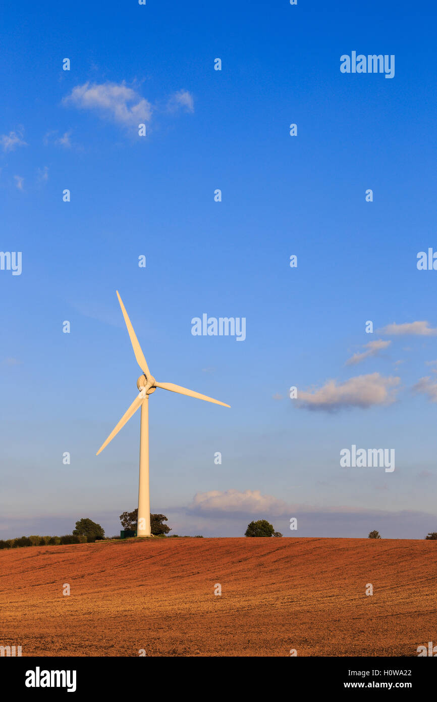 A wind turbine in a farm field. In Farnsfield, England Stock Photo - Alamy