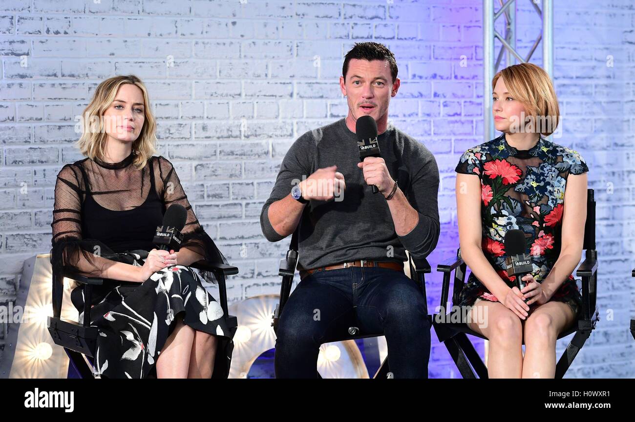 Haley bennett speaking hi-res stock photography and images - Alamy