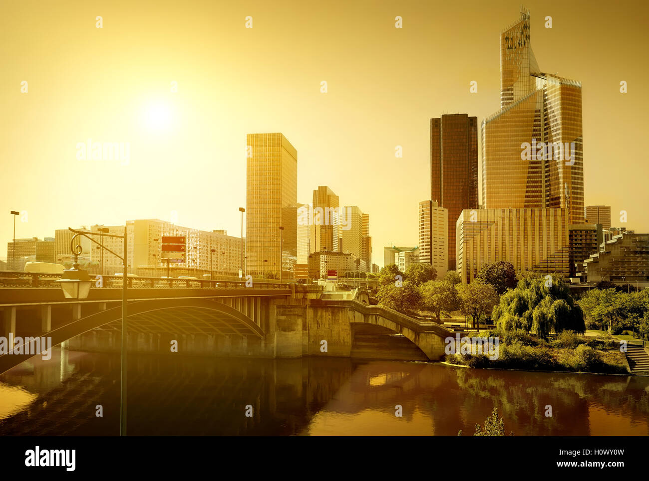 Bridge paris defense hi-res stock photography and images - Alamy