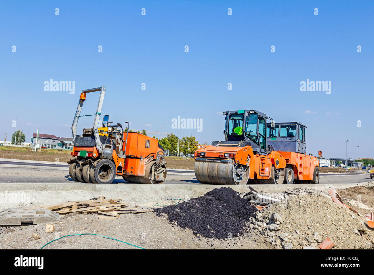Road construction site spreading hi-res stock photography and images ...