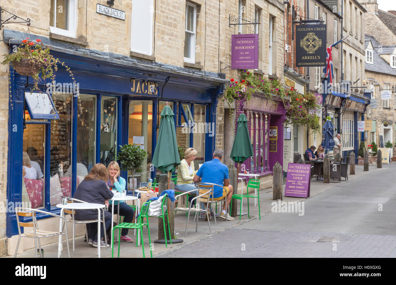 Cirencester cotswolds town street hi-res stock photography and images ...