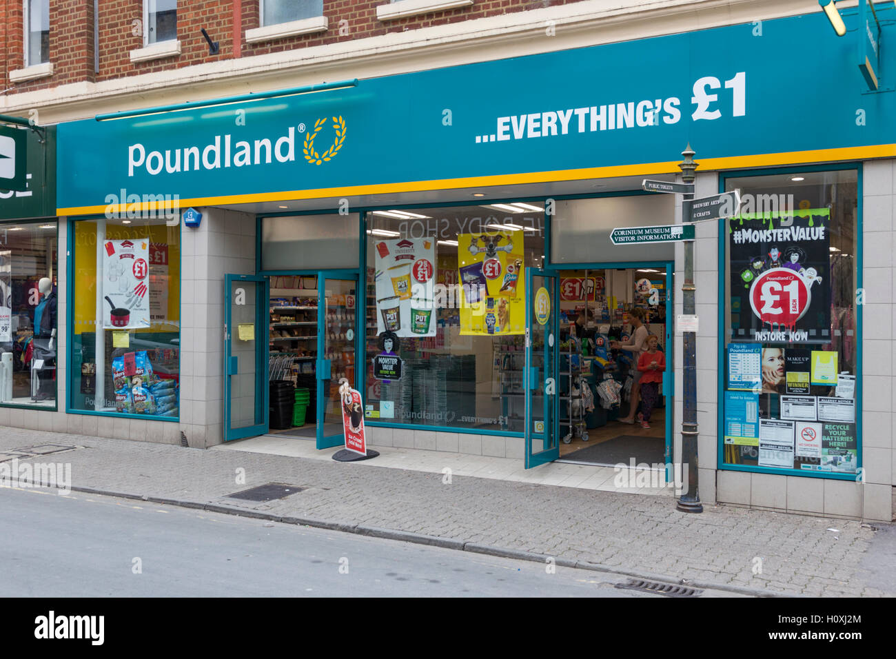 Retail store stores shops hi-res stock photography and images - Alamy