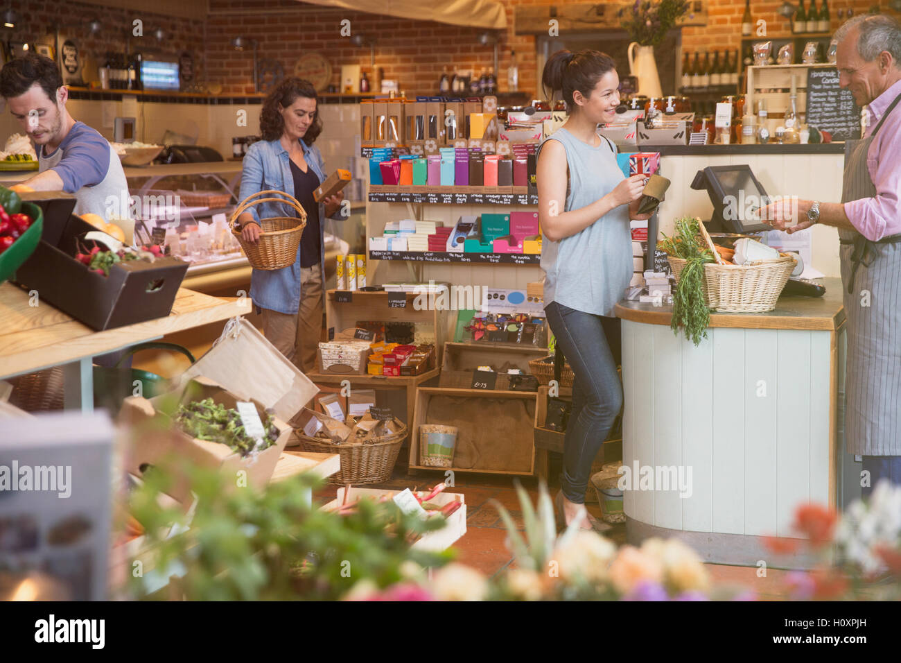 Grocery store checkout hi-res stock photography and images - Alamy