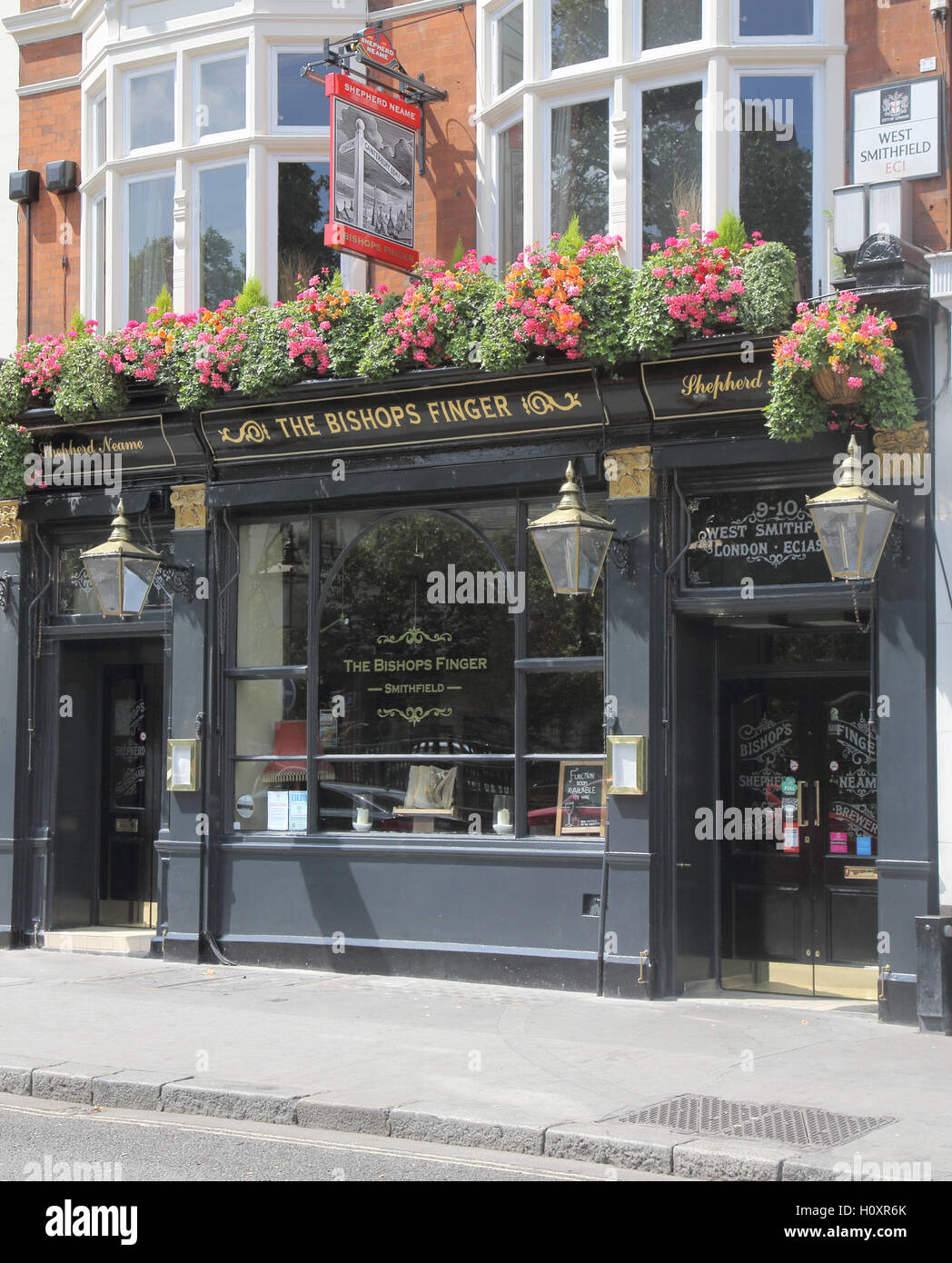 bishops finger pub smithfield london Stock Photo - Alamy