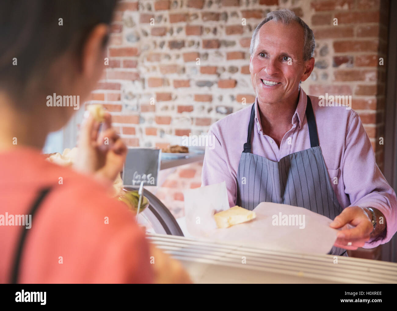 Deli market hi-res stock photography and images - Alamy