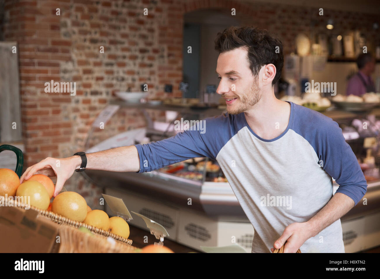 Man eating grapefruit hi-res stock photography and images - Alamy