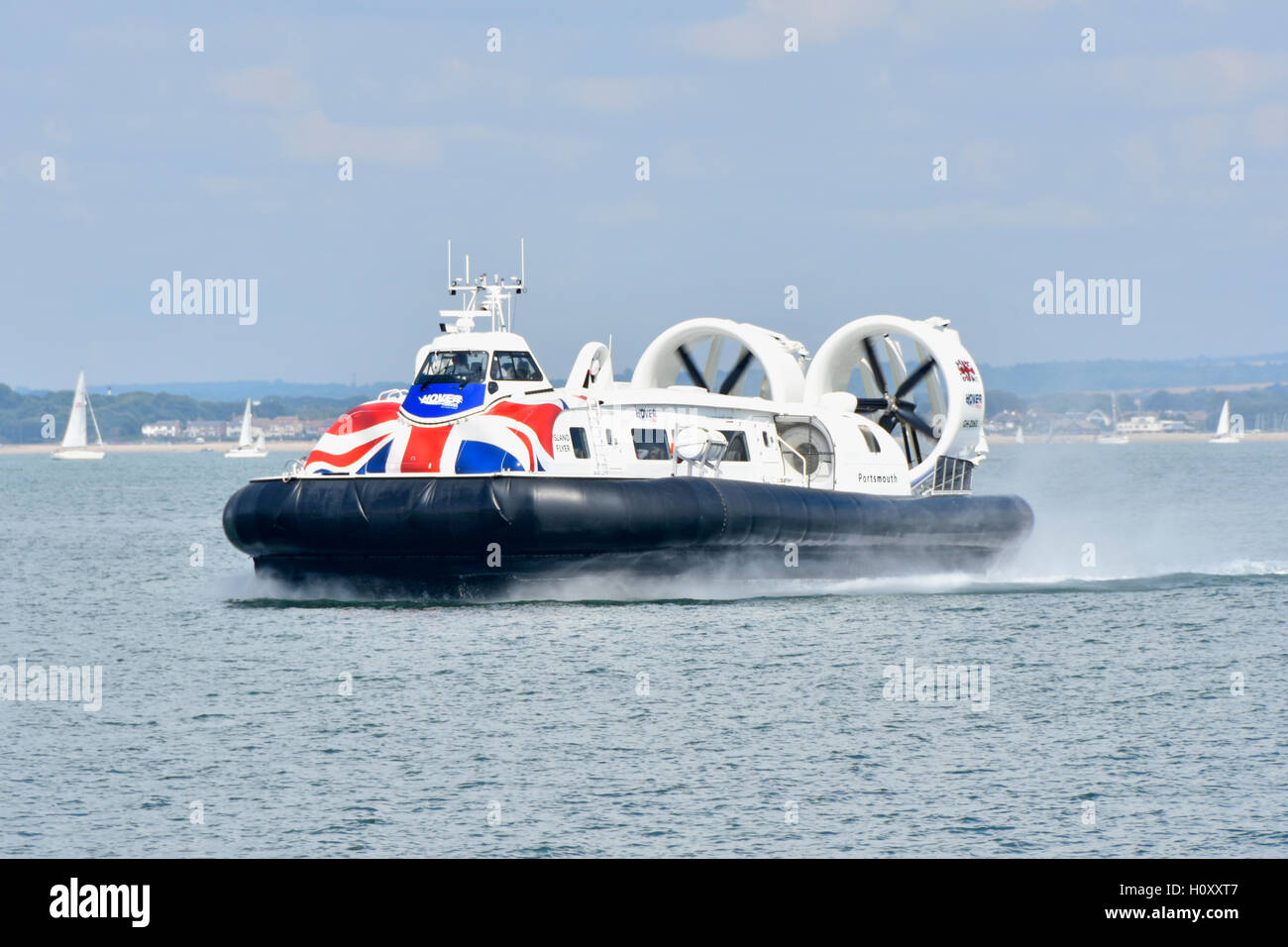 Isle of Wight Hovercraft GH-2161 "Island Flyer" transportation arriving ...