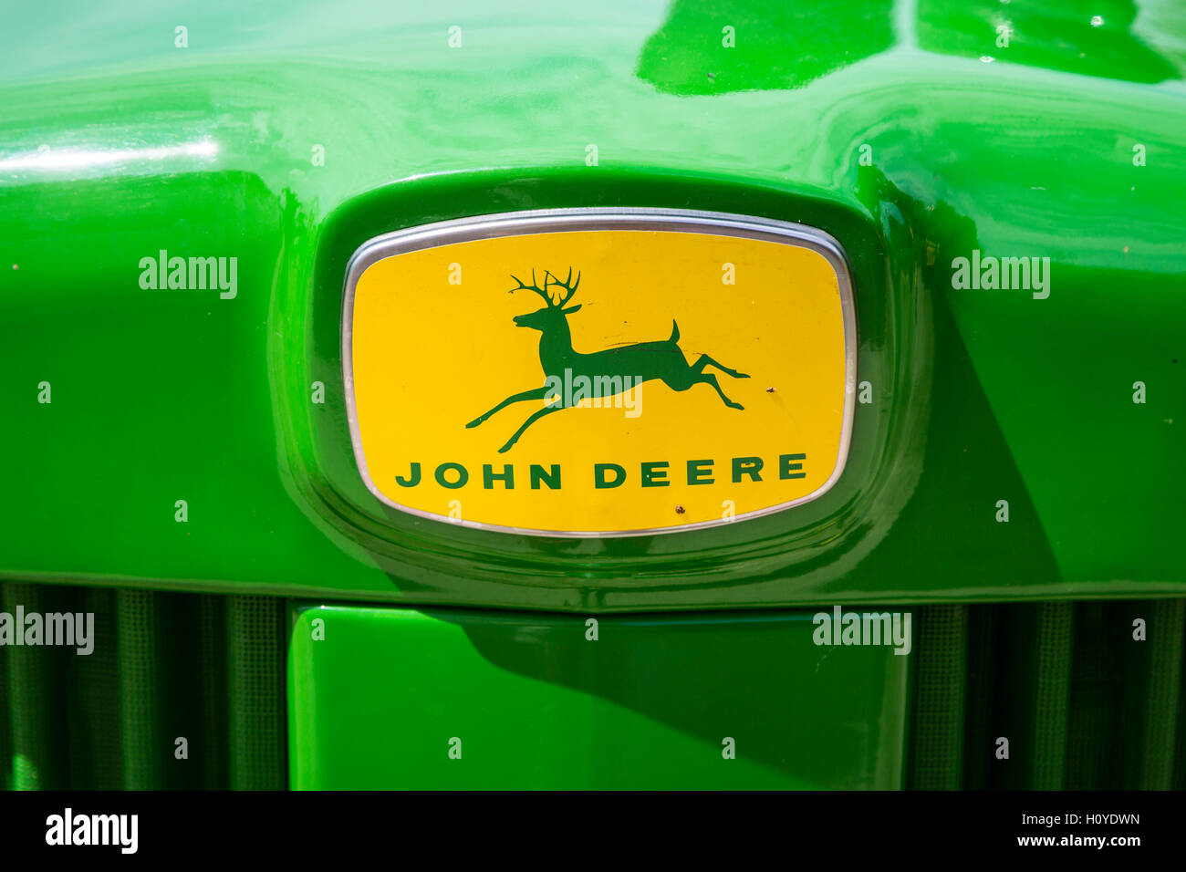 John deere emblem hi-res stock photography and images - Alamy