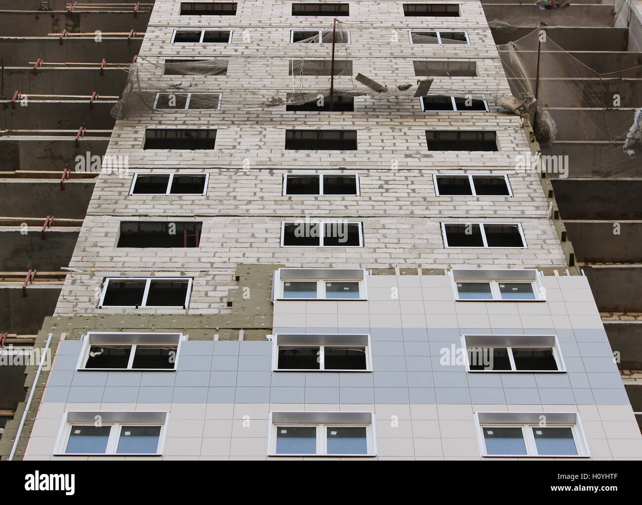 Protective catching grid net belay guard tense in the construction of a ...