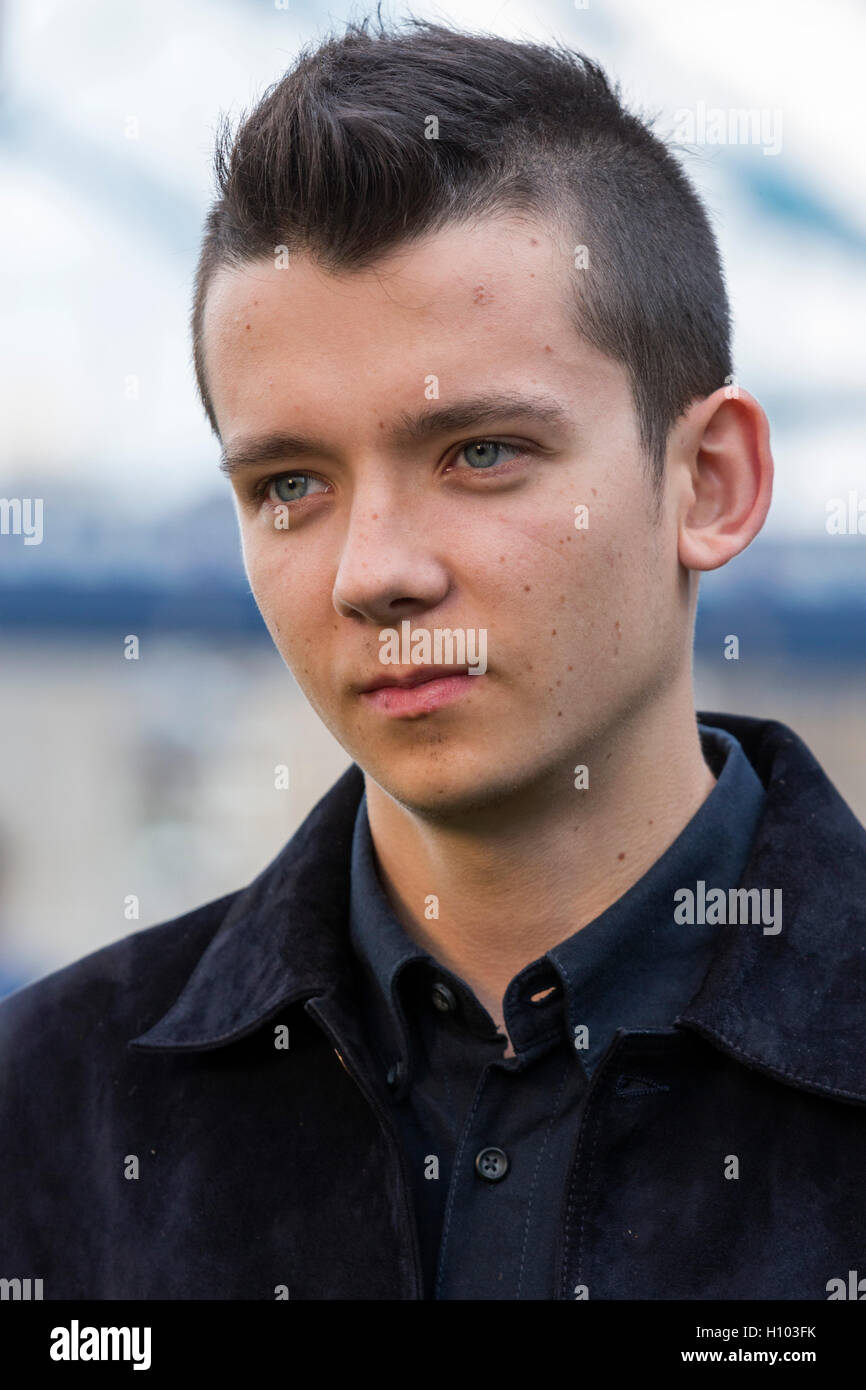 Asa Butterfield Eyes