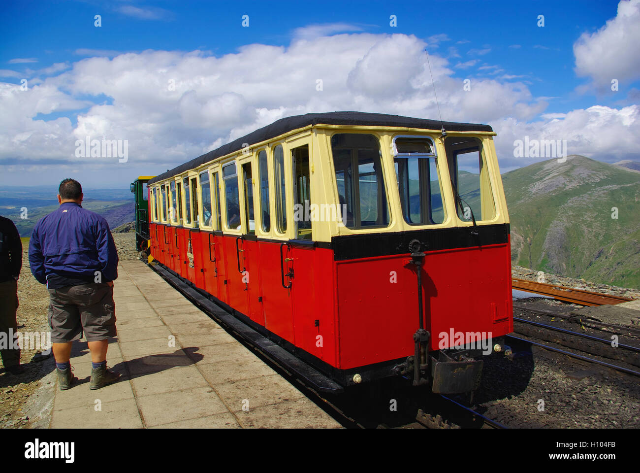 Snowdon Mountain Railway Clogwyn Station Stock Photo - Alamy