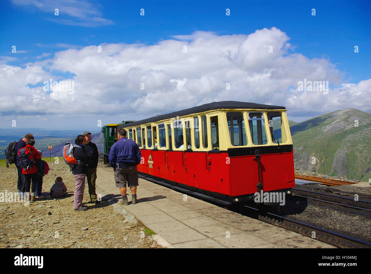 Snowdon Mountain Railway Clogwyn Station Stock Photo - Alamy