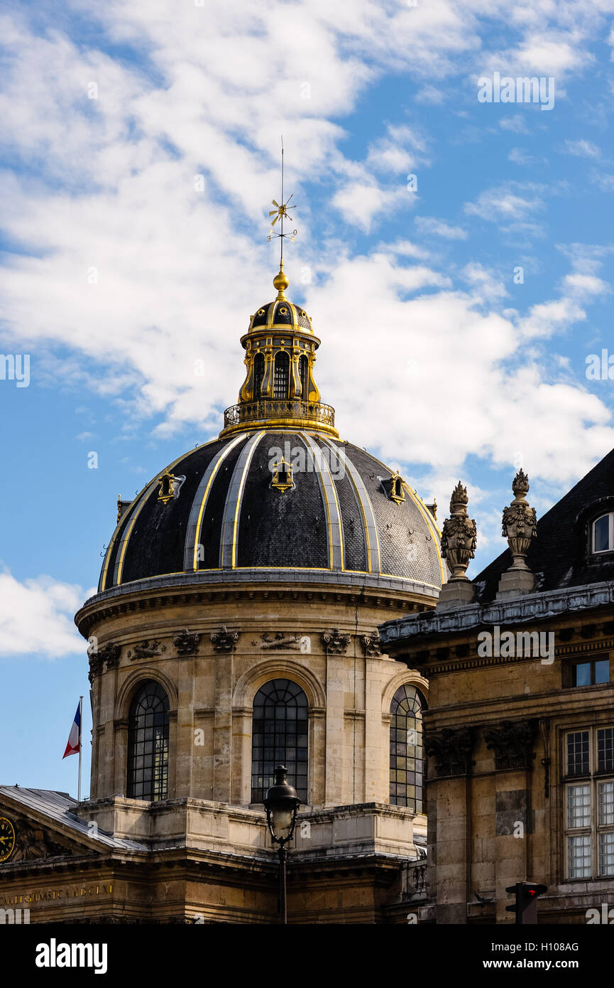 French institute dome hi-res stock photography and images - Alamy