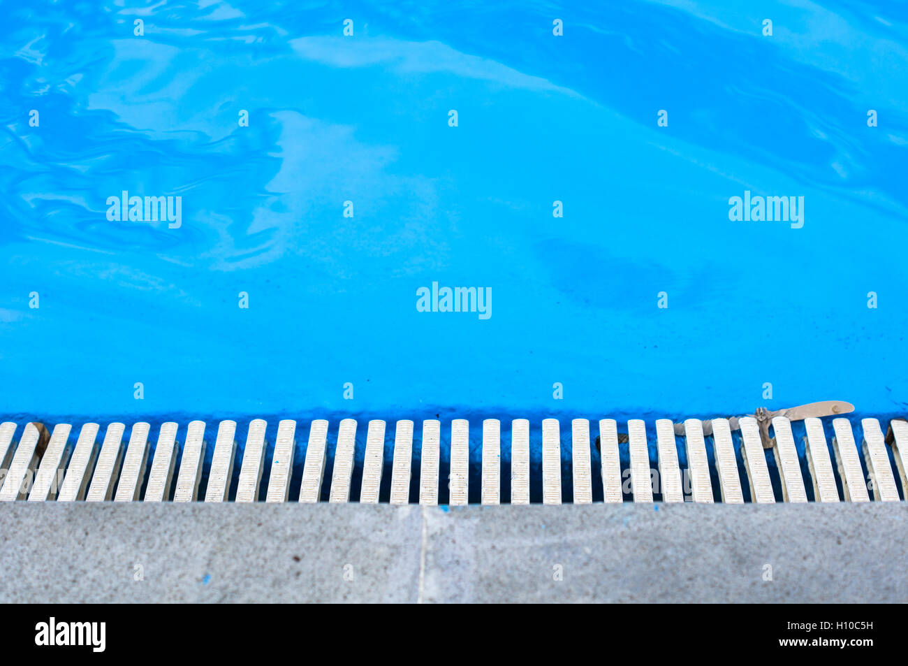Outdoor pool with bright blue water Stock Photo - Alamy