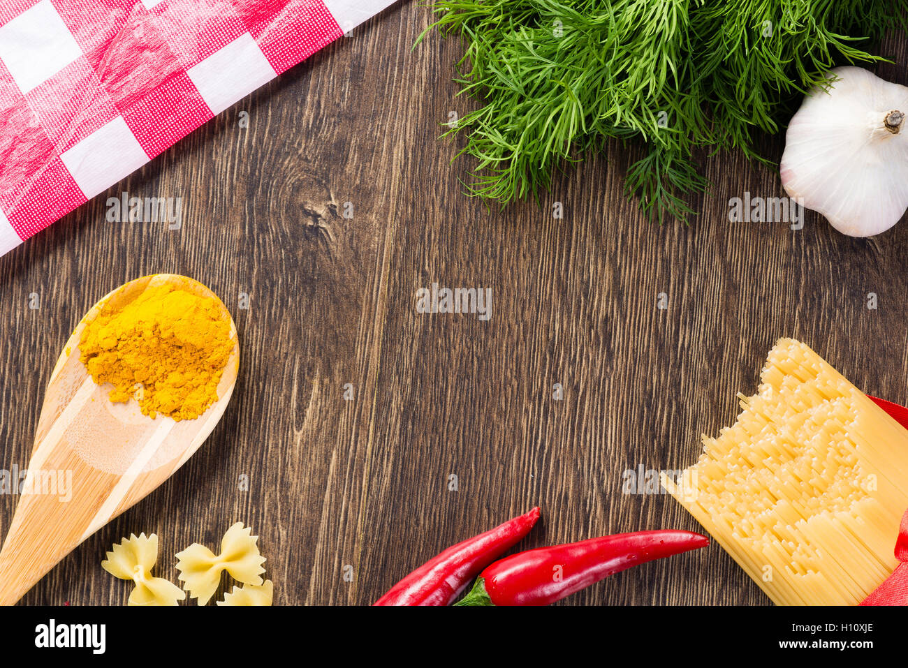 Ingredients for cooking pasta Stock Photo - Alamy