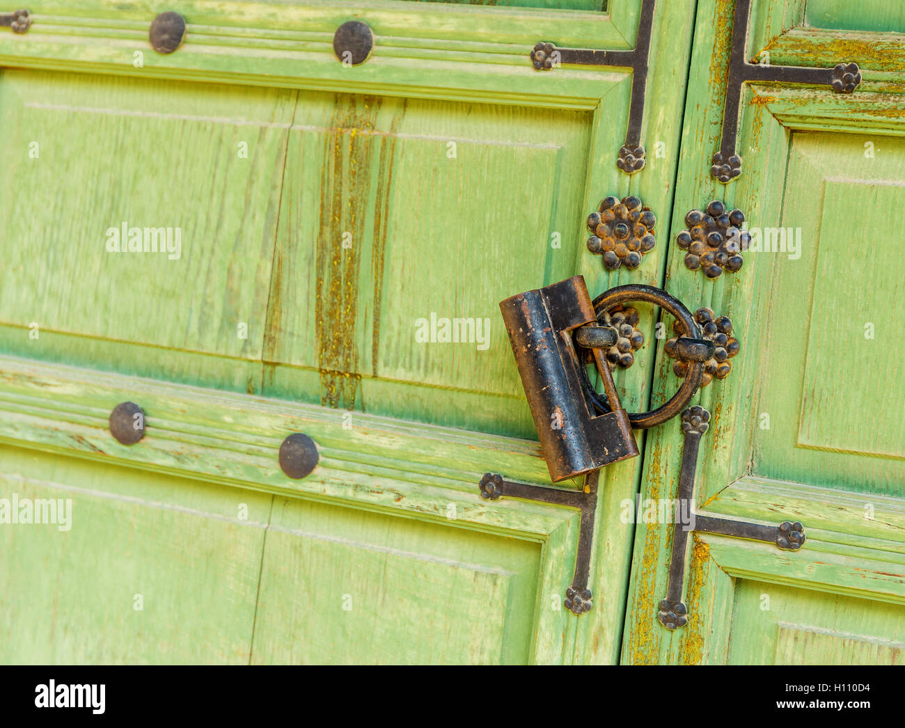 old metal door lock Stock Photo - Alamy