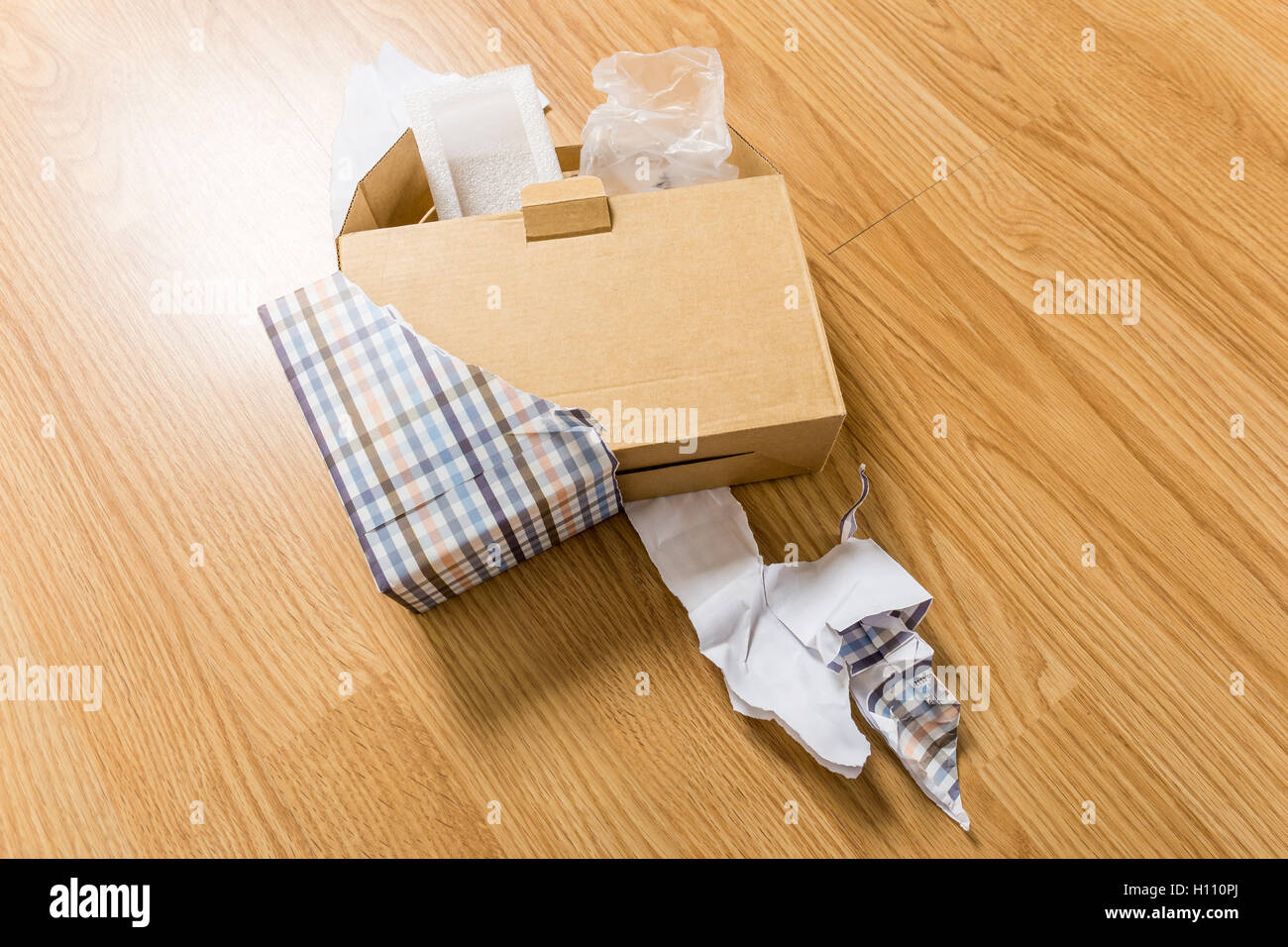 Present all tear hi-res stock photography and images - Alamy