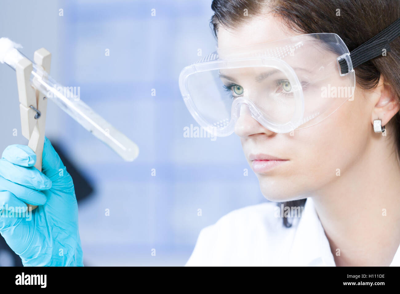 Health care professional in lab Stock Photo - Alamy
