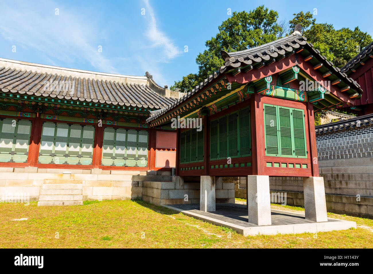 Korean traditional architecture Stock Photo - Alamy