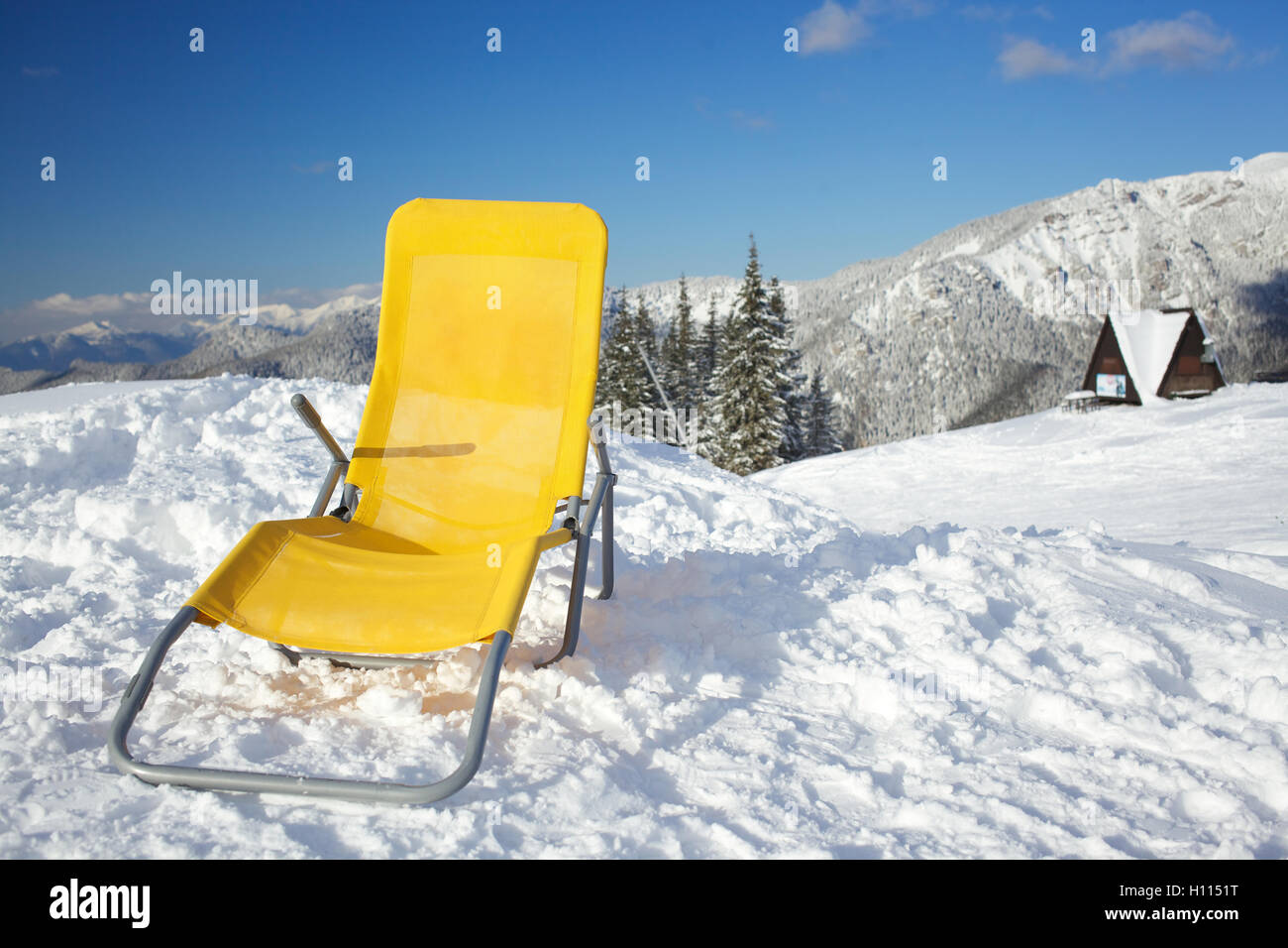 Cold winter deck chair hi-res stock photography and images - Alamy